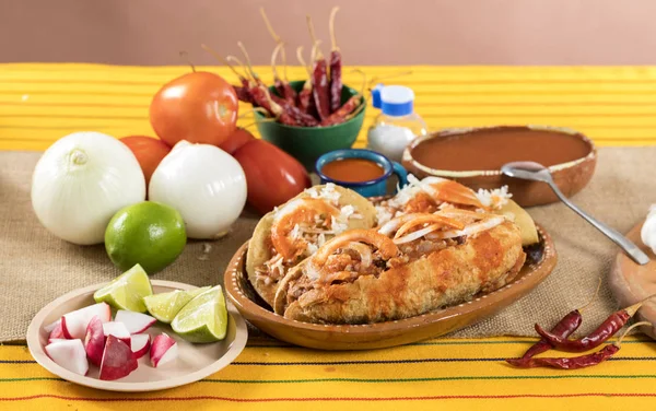 Pastel de cerdo ahogado con salsa. Comida t pica mexicana de ...