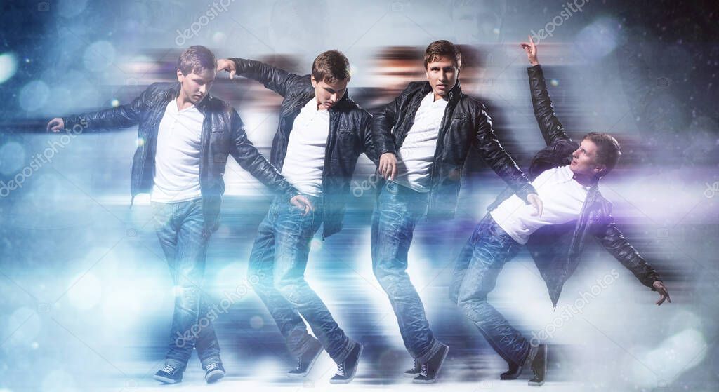 Algunos movimientos de baile que son realizados por un hombre guapo ...