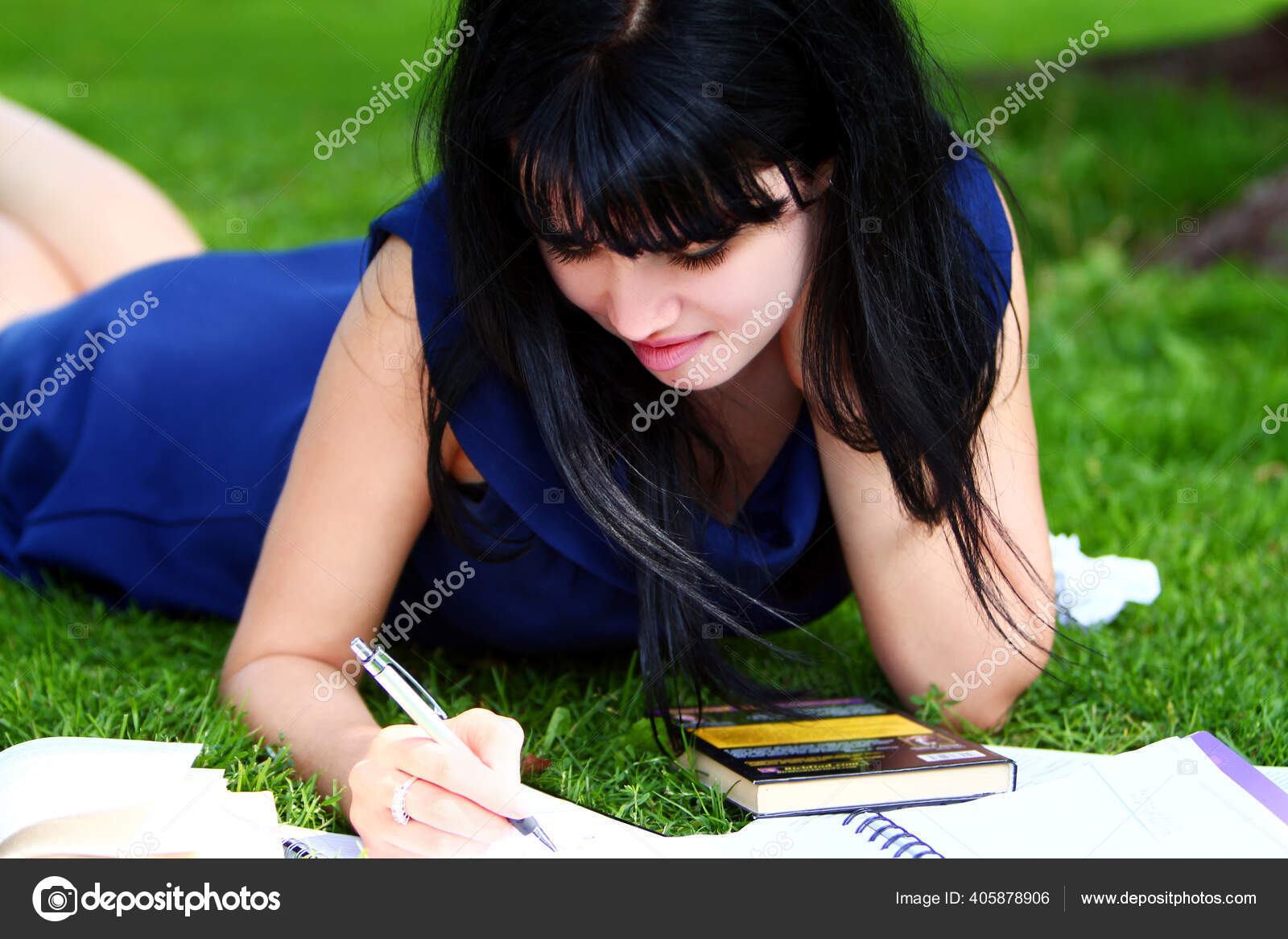 Beautiful Student Girl Studying Green Park — Stock Photo © racool ...