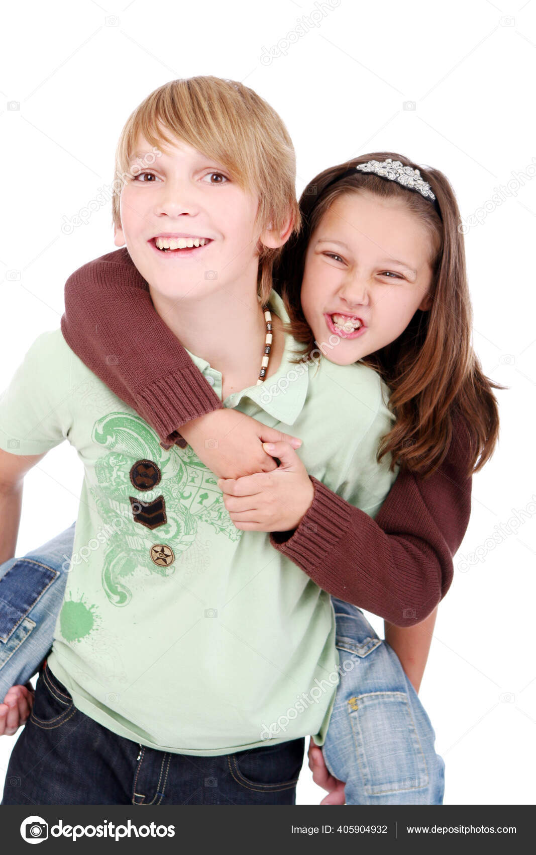 Niños Felices Posando Sobre Fondo Blanco — Foto de stock #405904932 ...