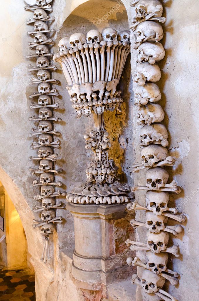 Famosa Kostnice, o Iglesia Católica de Todos los Santos en Sedlec ...