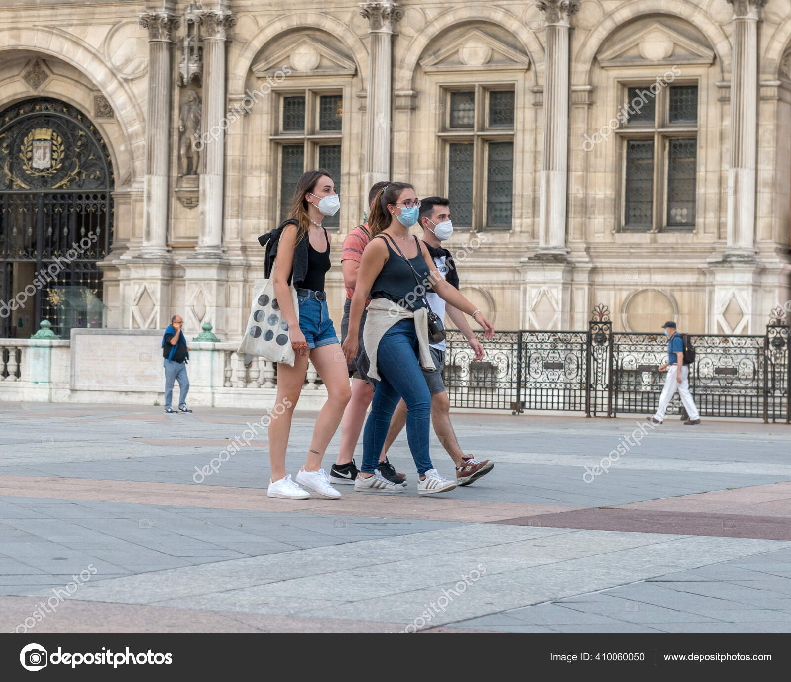 Tourists Residents Paris Wear Masks Streets Coronavirus 2019 Paris ...