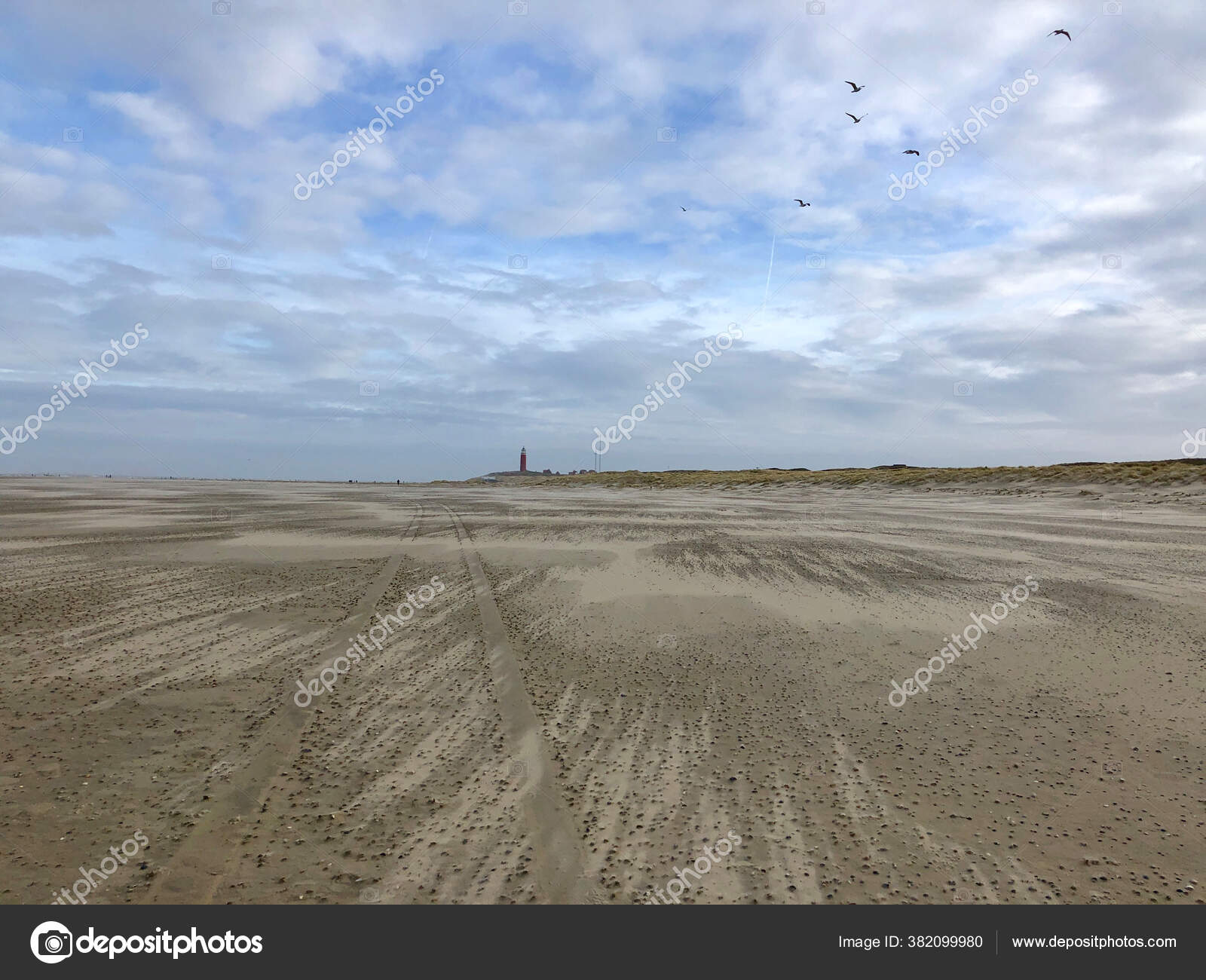Texel Beach Lighthouse Netherlands — Stock Photo © TravelTelly #382099980