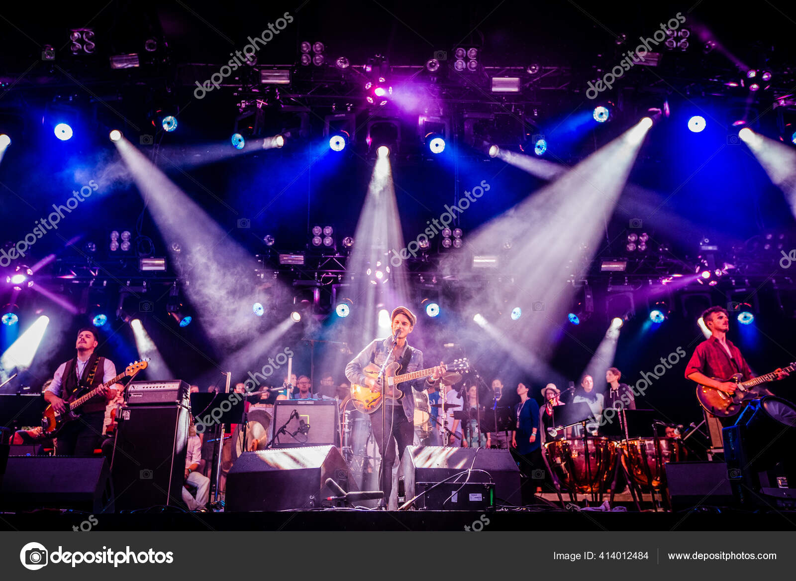 Slow Show Performing Stage Music Festival – Stock Editorial Photo ...