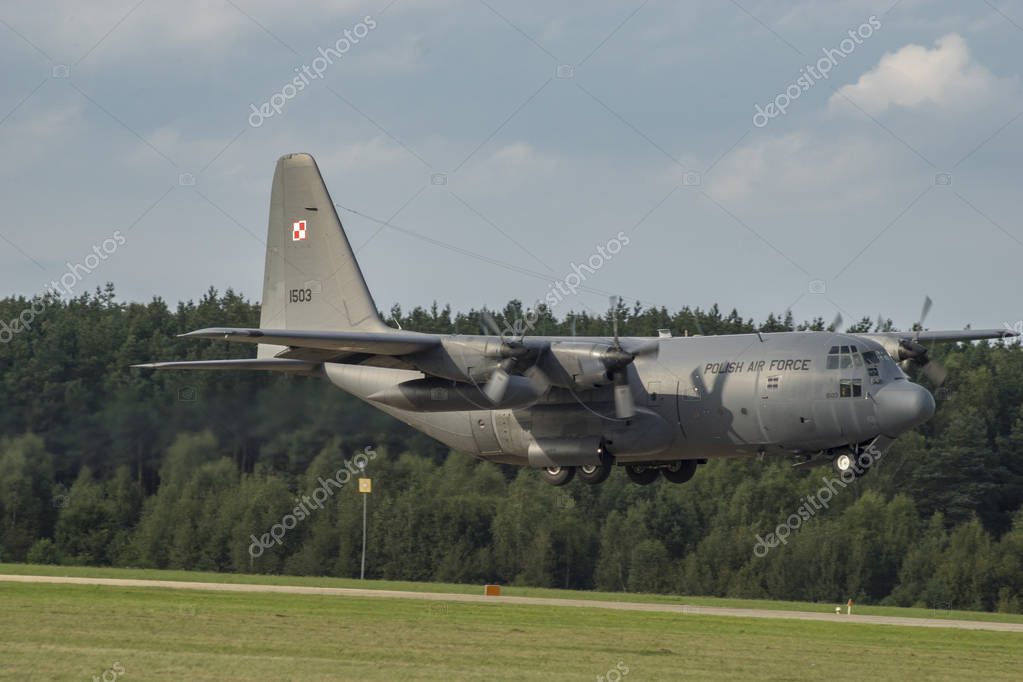 Base aérea de Swidwin, Polonia-junio de 2016: Lockheed C-130 Hércules ...