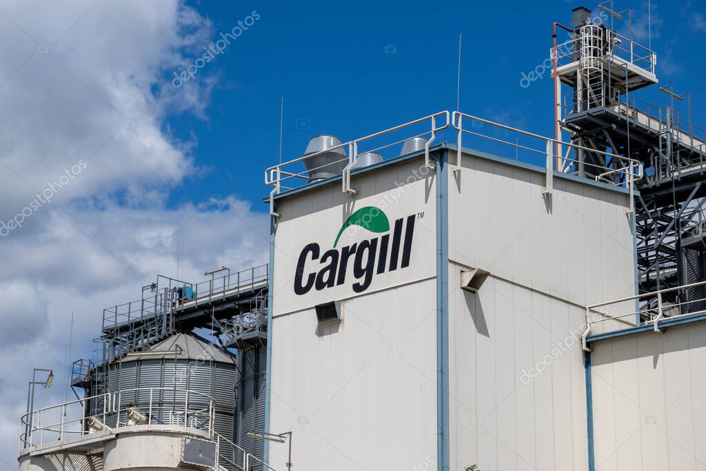 Wroclaw, Polonia-julio 2020: logo de Cargill en el edificio de la ...