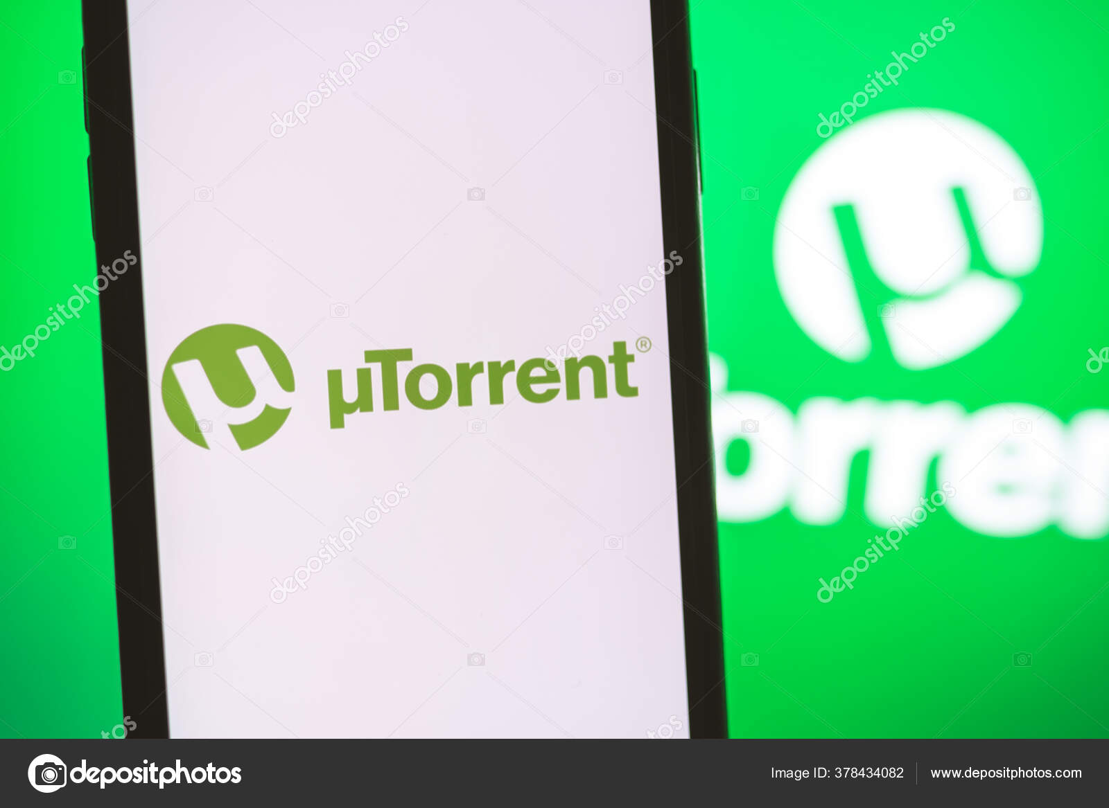 Smartphone with Torrent app logo on the screen. — Stock Editorial Photo ...