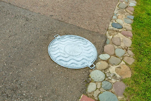 Lawn manhole Stock Photos, Royalty Free Lawn manhole Images | Depositphotos