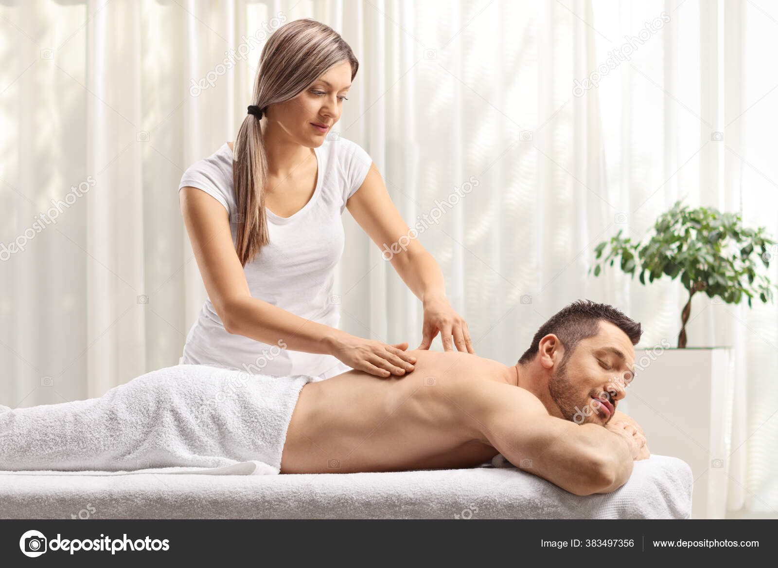 Female Therapist Giving Back Massage Man Massage Center — Stock Photo ...