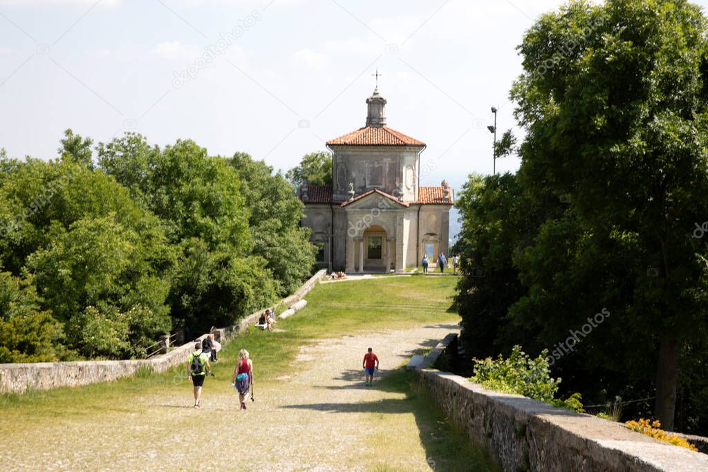 Sacro Monte (VA), Italia - 01 de junio de 2020: Una capilla en el ...