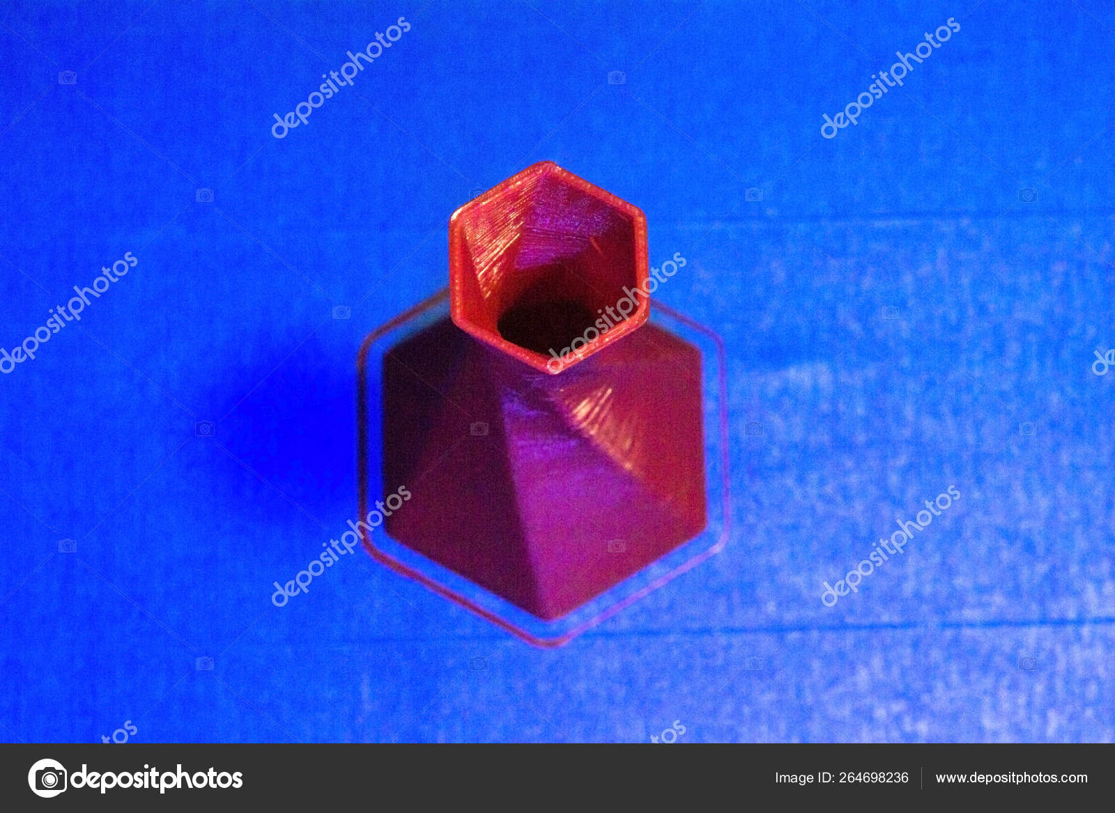 3D printer printing isolated volume top view — Stock Photo © Marina1408 ...