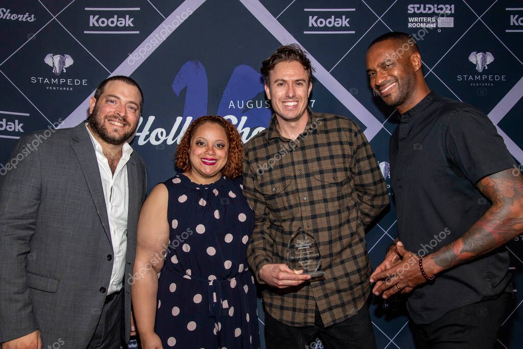 Daniel Sol, Nicole Castro, August Thurmer, Theo Dumont asisten a la ...