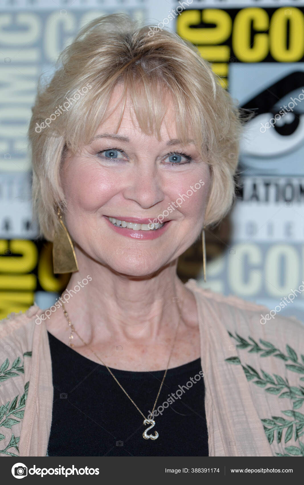 Dee Wallace Asiste 2019 Comic Con International Critters Attack Sala — Foto editorial de stock ...