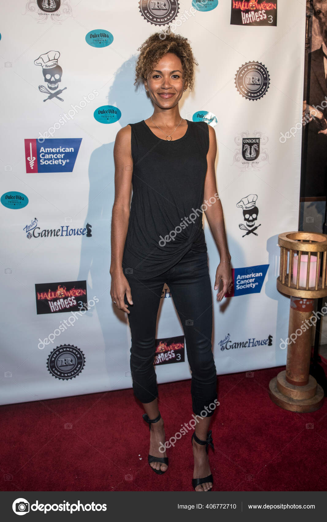 Erica Luttrell Arrives Halloween Hotness Heroes Villains Reserve Los ...