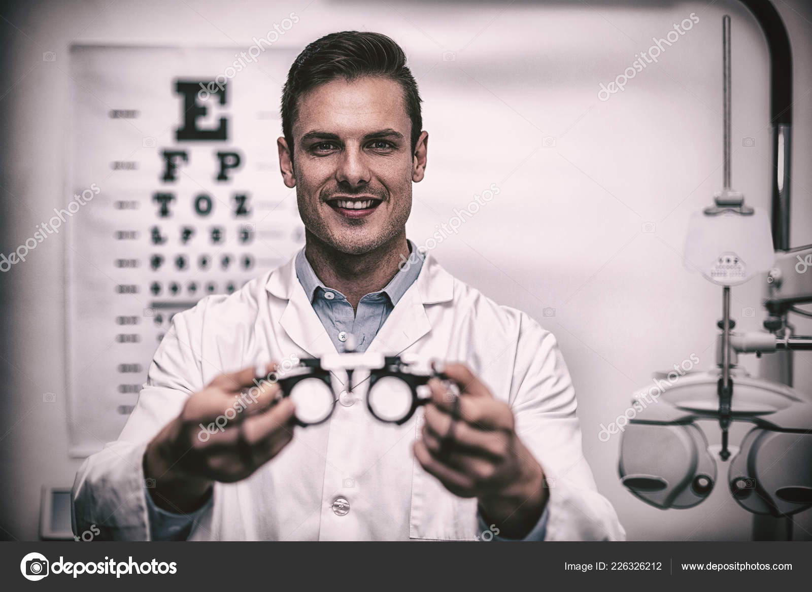 Portrait Smiling Optometrist Holding Messbrille Ophthalmology Clinic ...