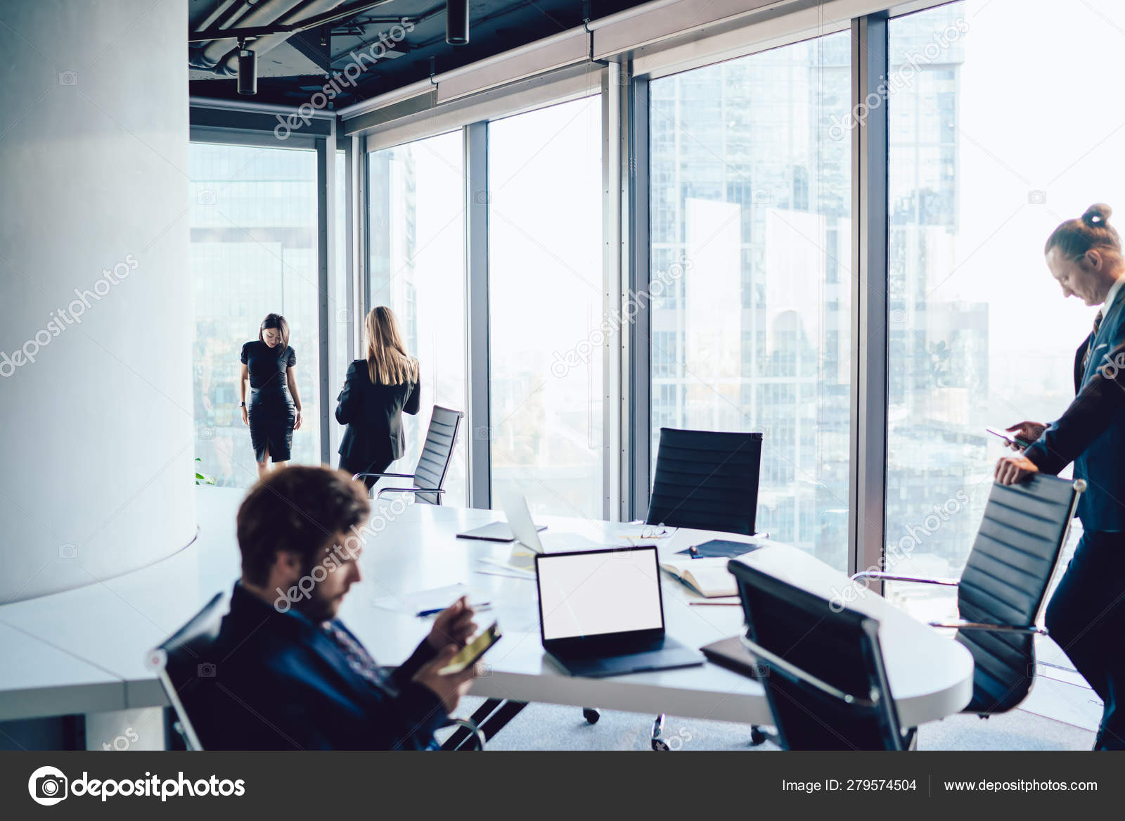 Group Business People Ignoring Live Communication Using Cellphones ...