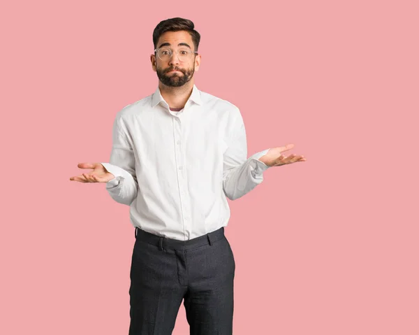 Hombre dudando fotos de stock, imágenes de Hombre dudando sin royalties ...