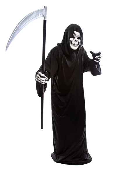 El disfraz de una parca esquelética blandiendo una guadaña aterradora ...