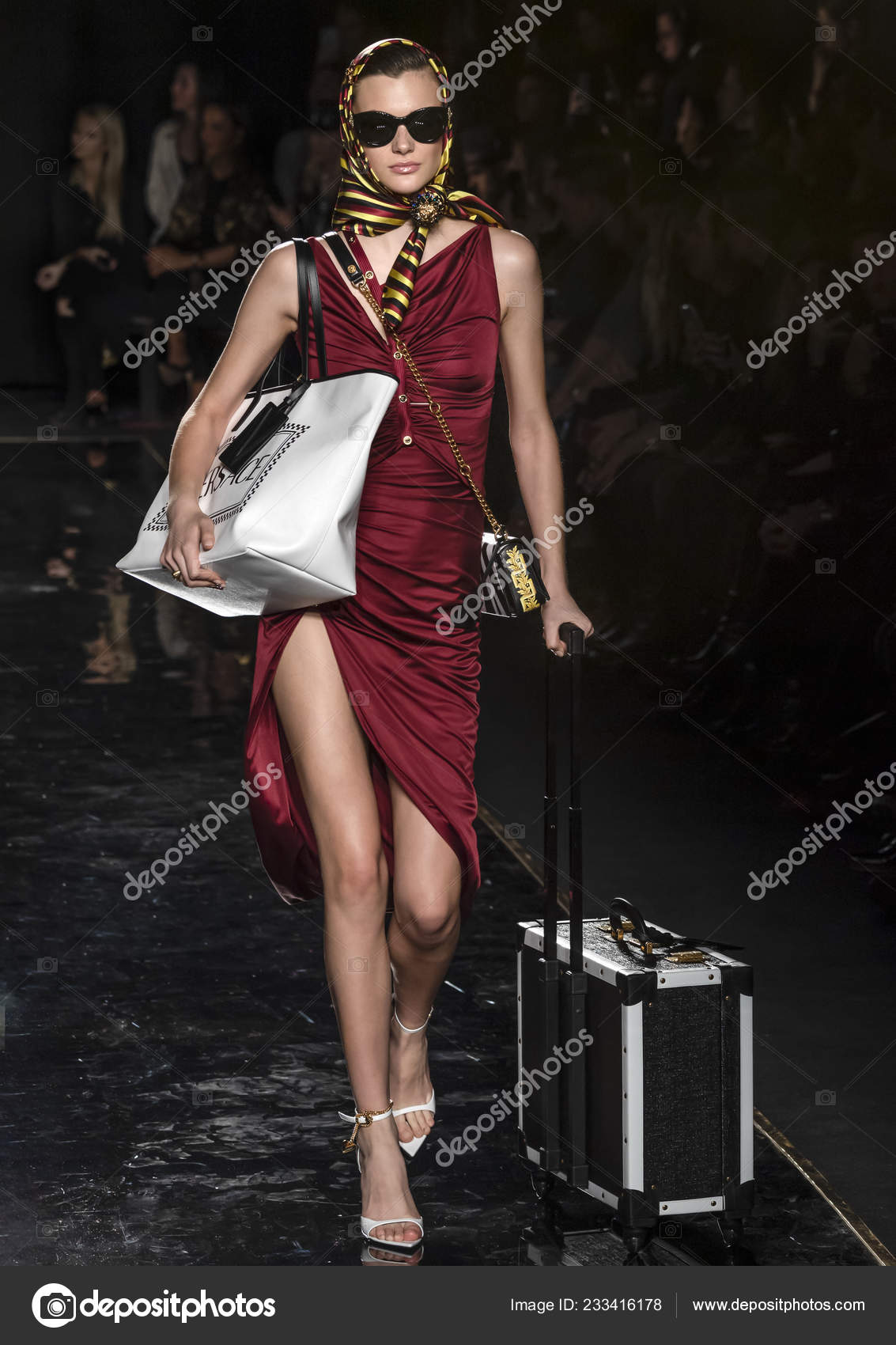 New York December 2018 Sara Dijkink Walks Runway Versace Pre — Stock ...