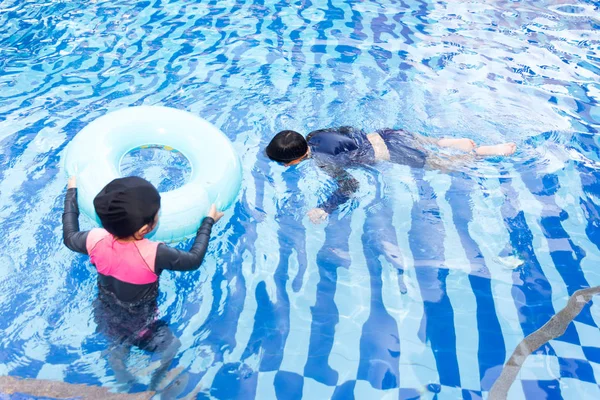 Boy Helping Drowning Child Girl Swimming Pool Doing Cpr — Stock Photo © zenstock #201981832