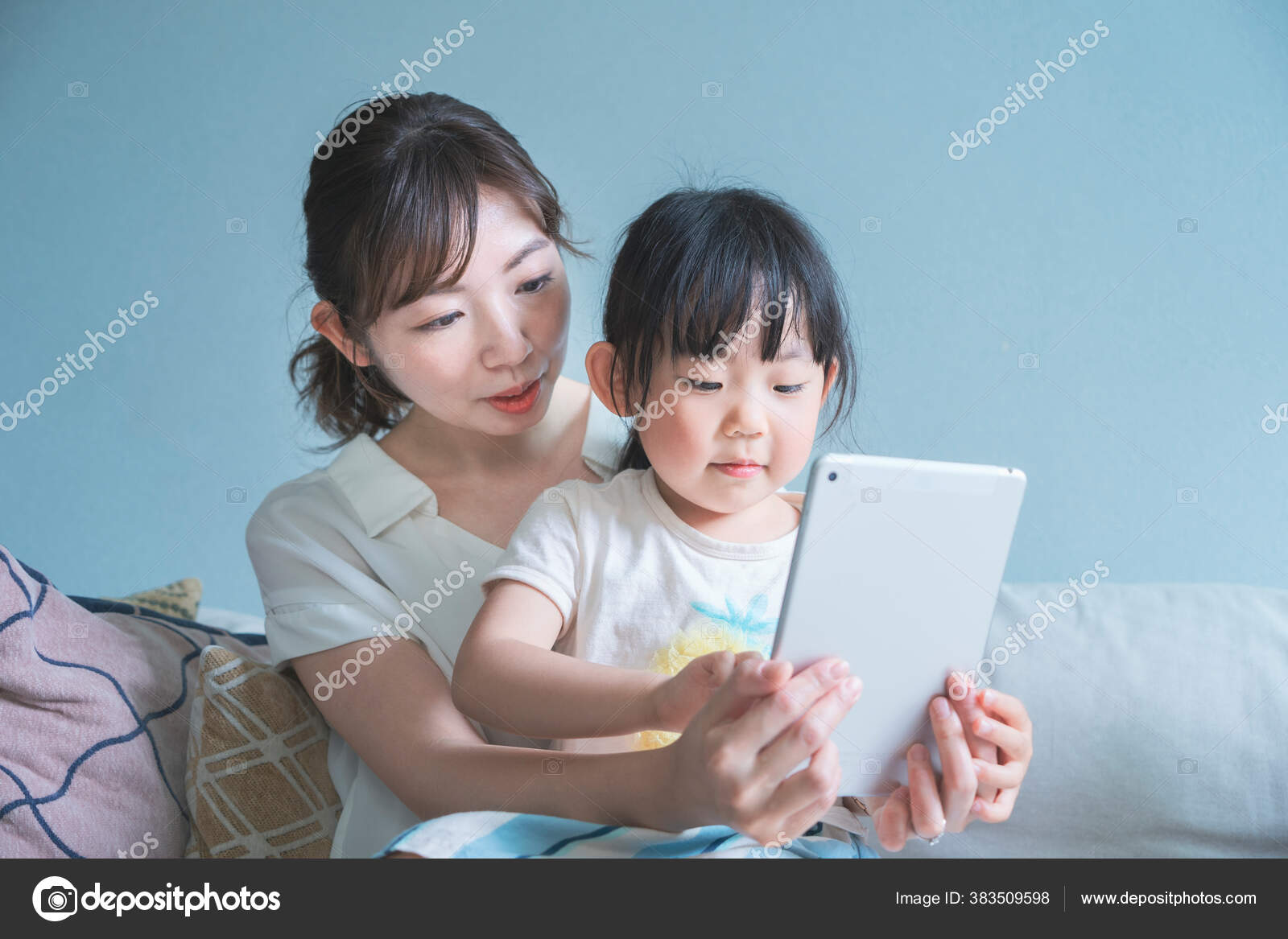 Mom Daughter Sitting Sofa Operating Tablet Device — Stock Photo ...
