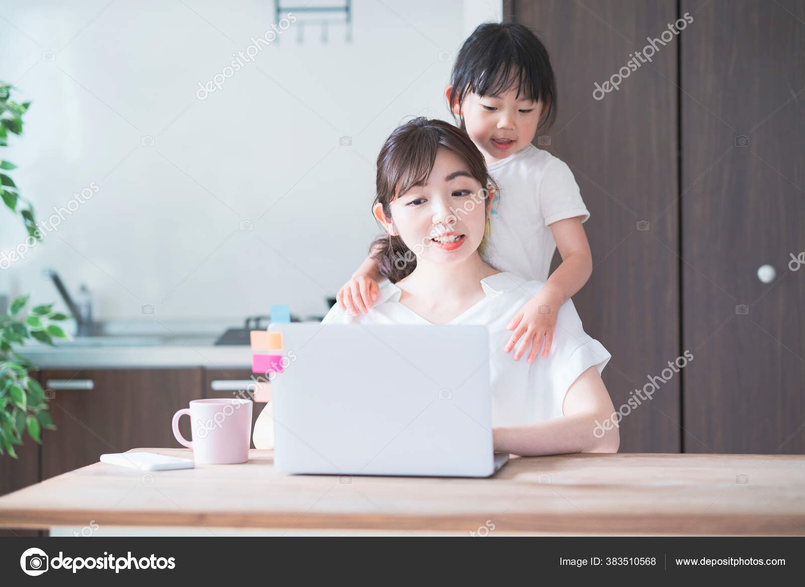 Asian Woman Doing Telework Home Room While Playing Her Daughter — Stock ...