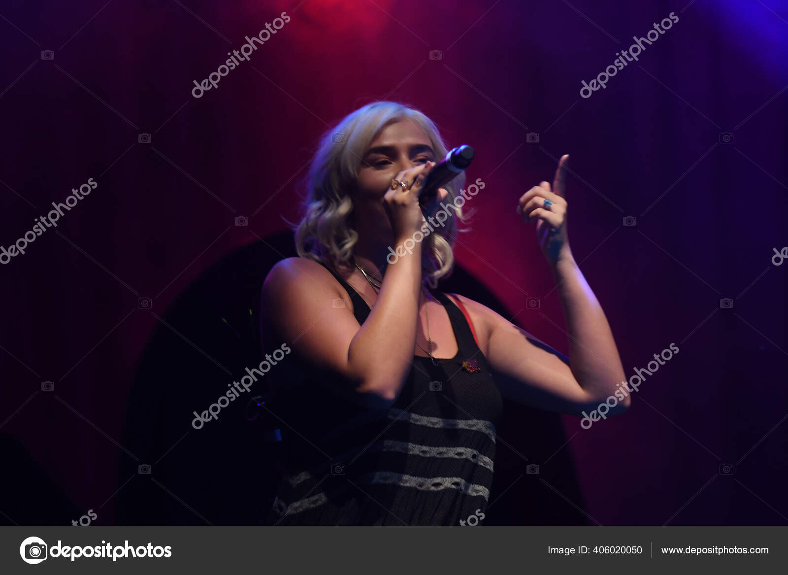 Noah Cyrus Her First Tour Performs Beacham Orlando Florida September ...