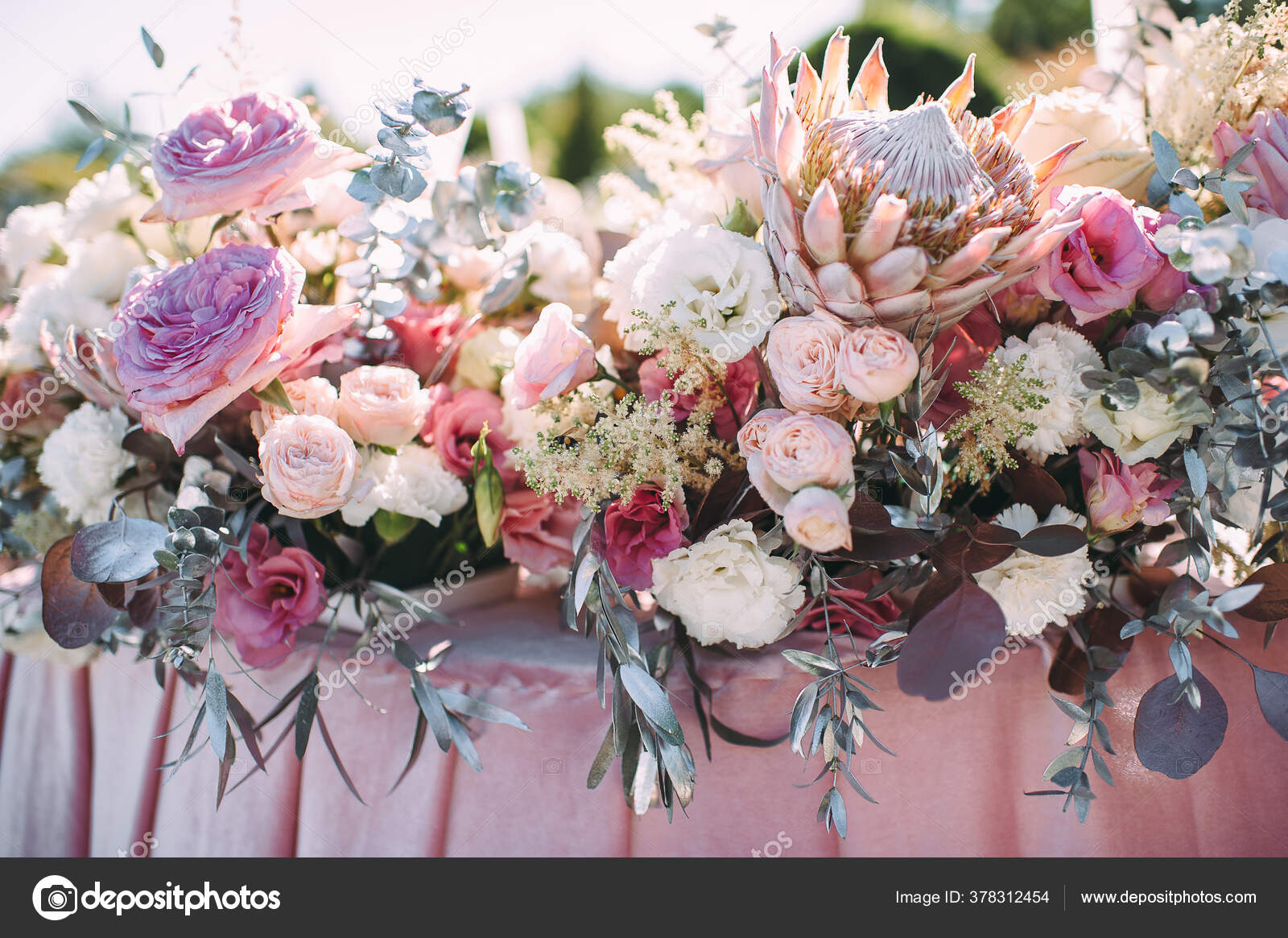 Presidium Table Newlyweds Floral Arrangements Pink Roses Anthurium ...