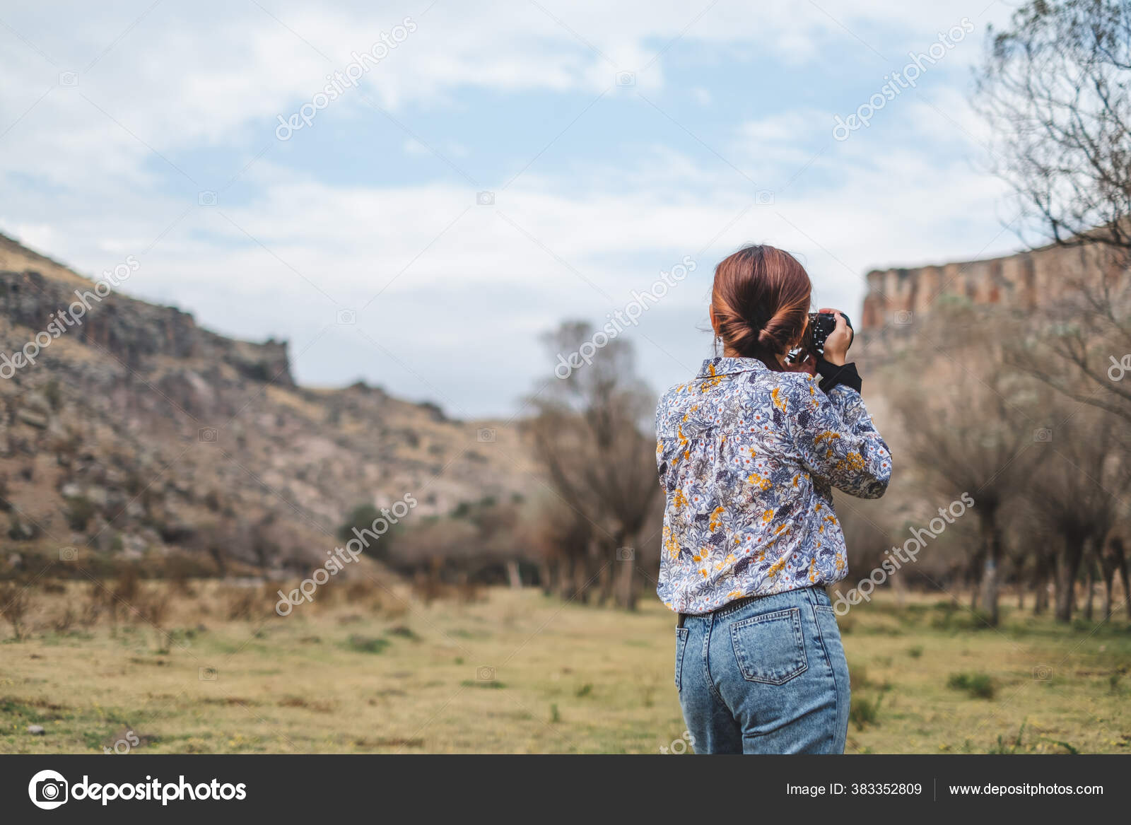 Back View Asian Woman Using Camera Taking Photo Landscape View Stock ...