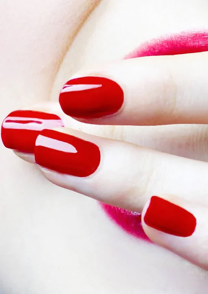 Rouge à lèvres et manucure images libres de droit, photos de Rouge à ...