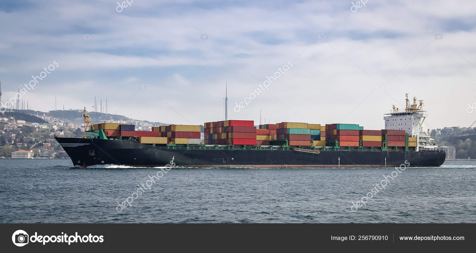 Container ship carrying goods — Stock Photo © EvrenKalinbacak #256790910