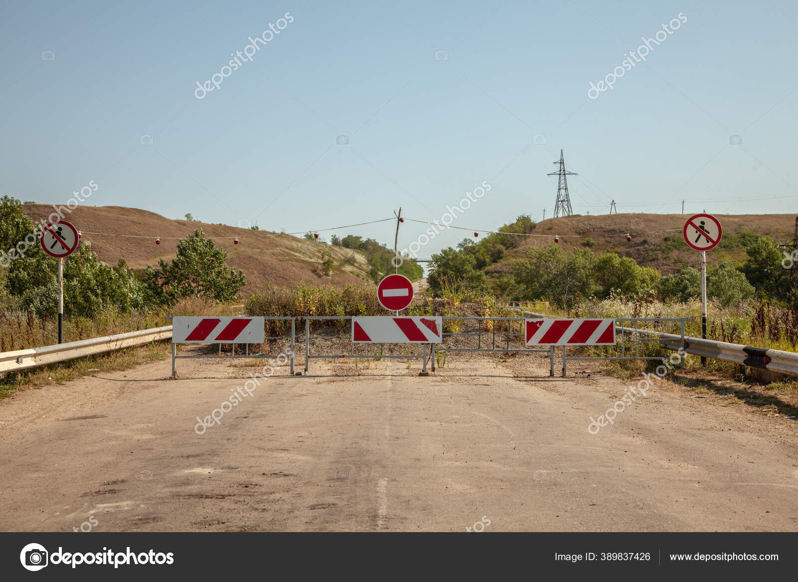 Road closed. Access is closed, Stop sign close view. — Stock Photo ...