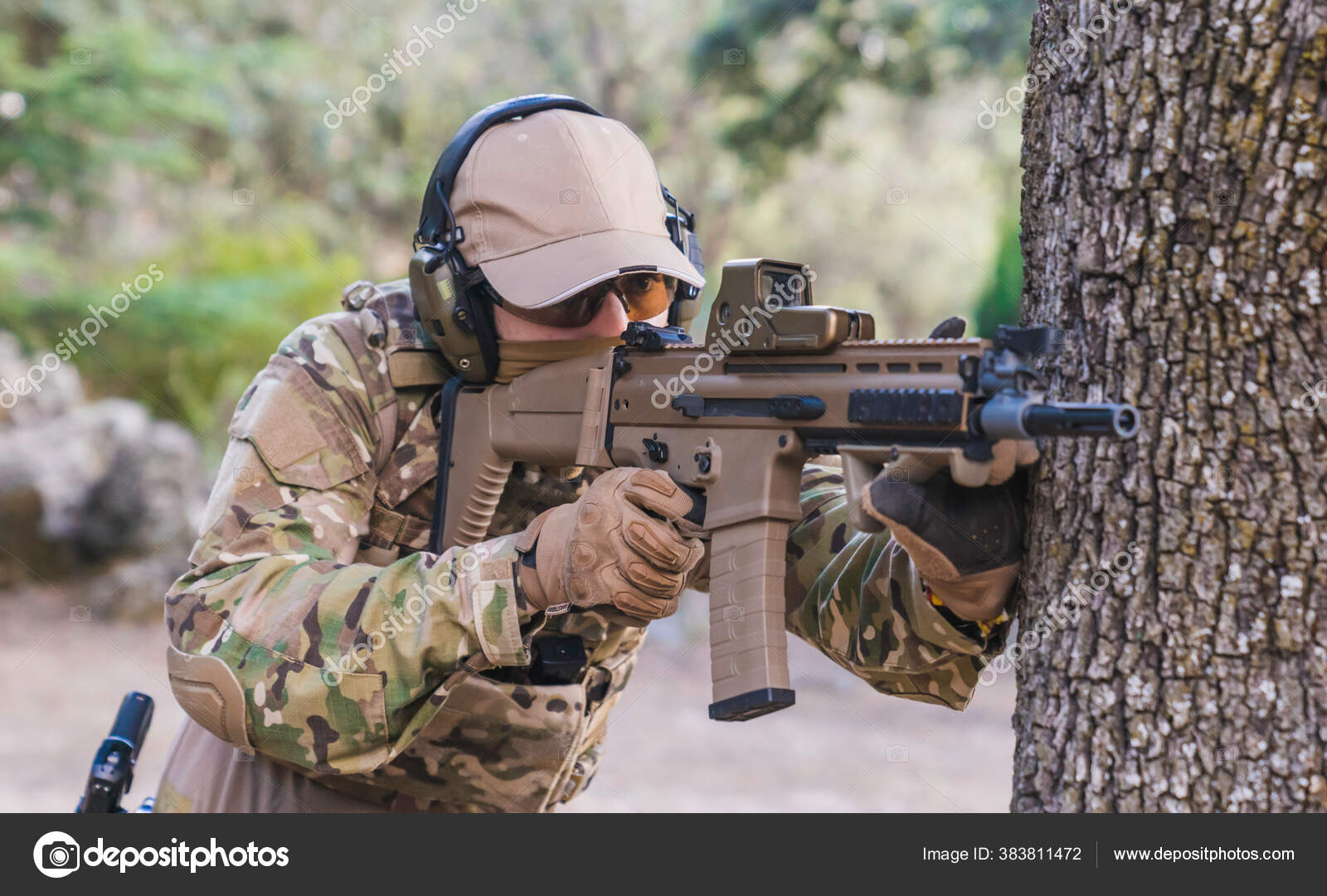 Marine Pointing His Assault Rifle Playing Airsoft Scar Assault Rifle ...