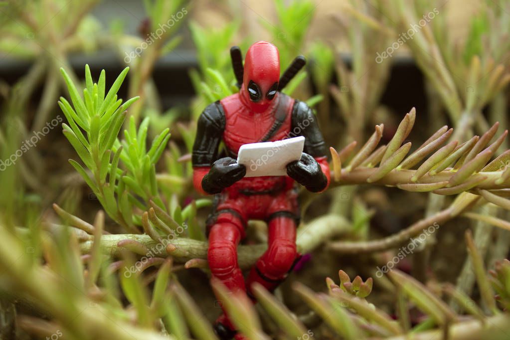 Rio de Janeiro, Brasil, 25 de noviembre de 2018: Deadpool Minifigure ...