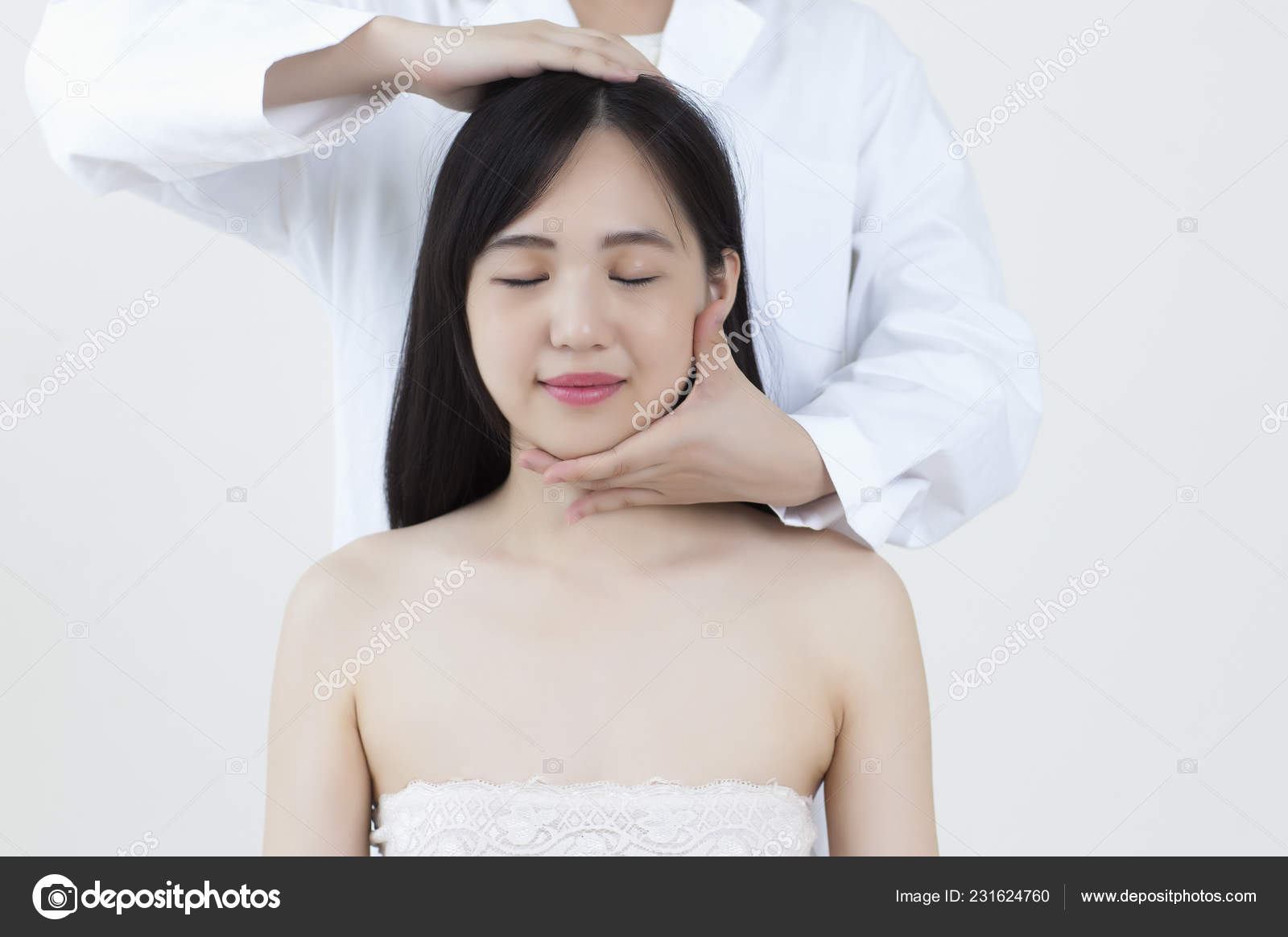 Young Asian Woman Having Massage Chinese Doctor — Stock Photo ...