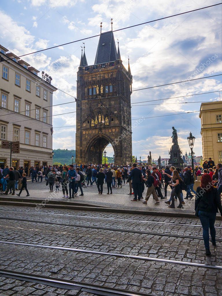 El puente de Carlos en Praga, capital de la República Checa, fue ...