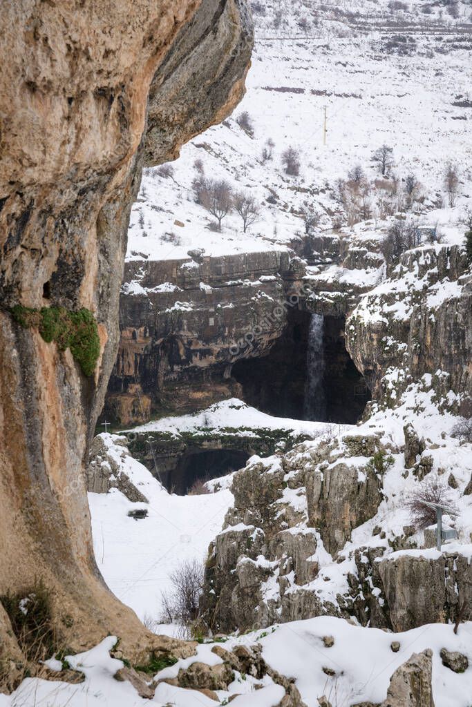 Cascada del desfiladero de Baatara, cerca de Tannourine, Líbano cae ...