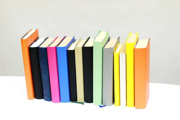 Imágenes de Libros de color, fotos de Libros de color sin royalties ...