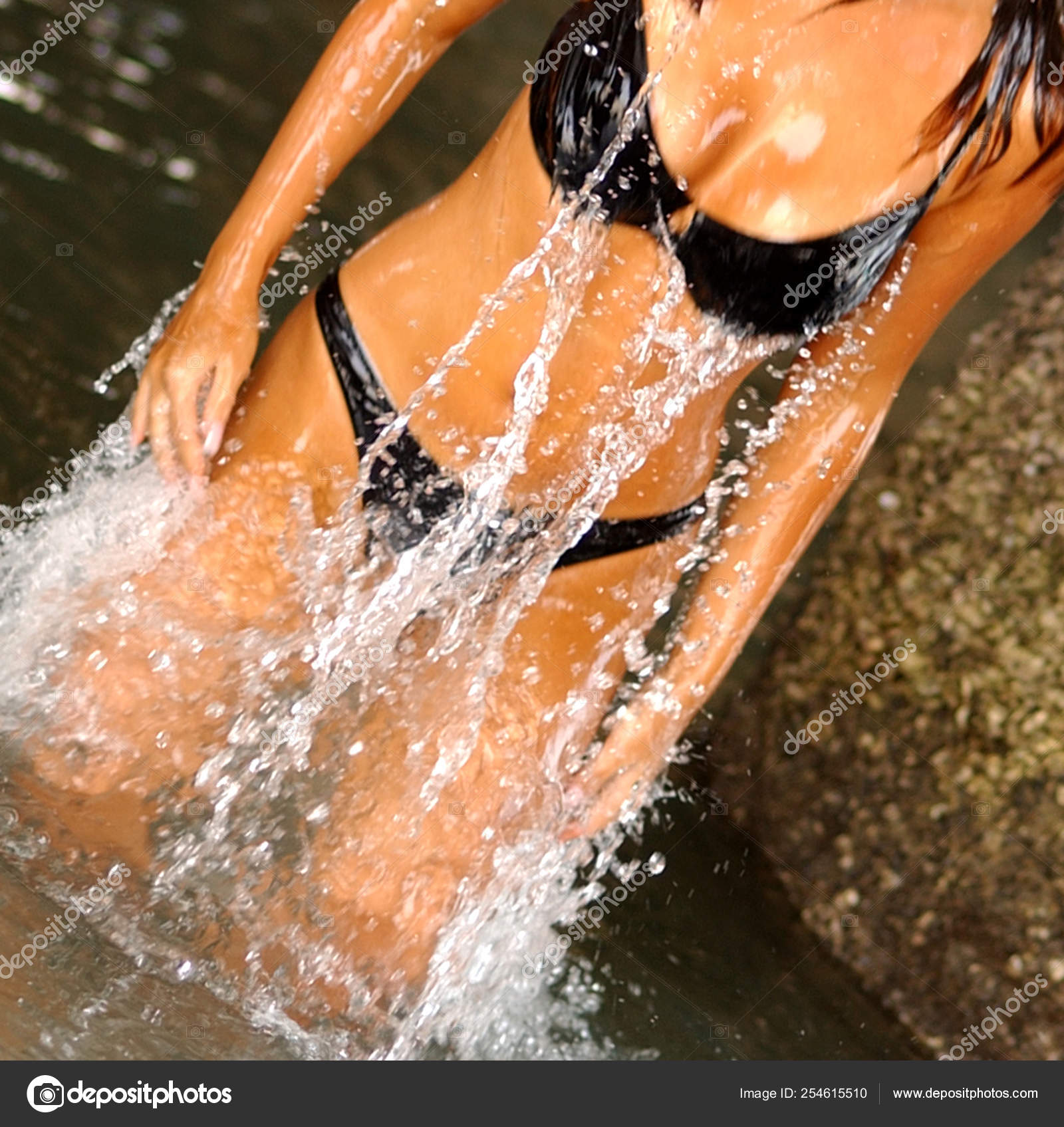 Black Skimpy Wet Bikini Posing Sea Side Attractive Lady Shows — Stock Photo © raykehoe #254615510