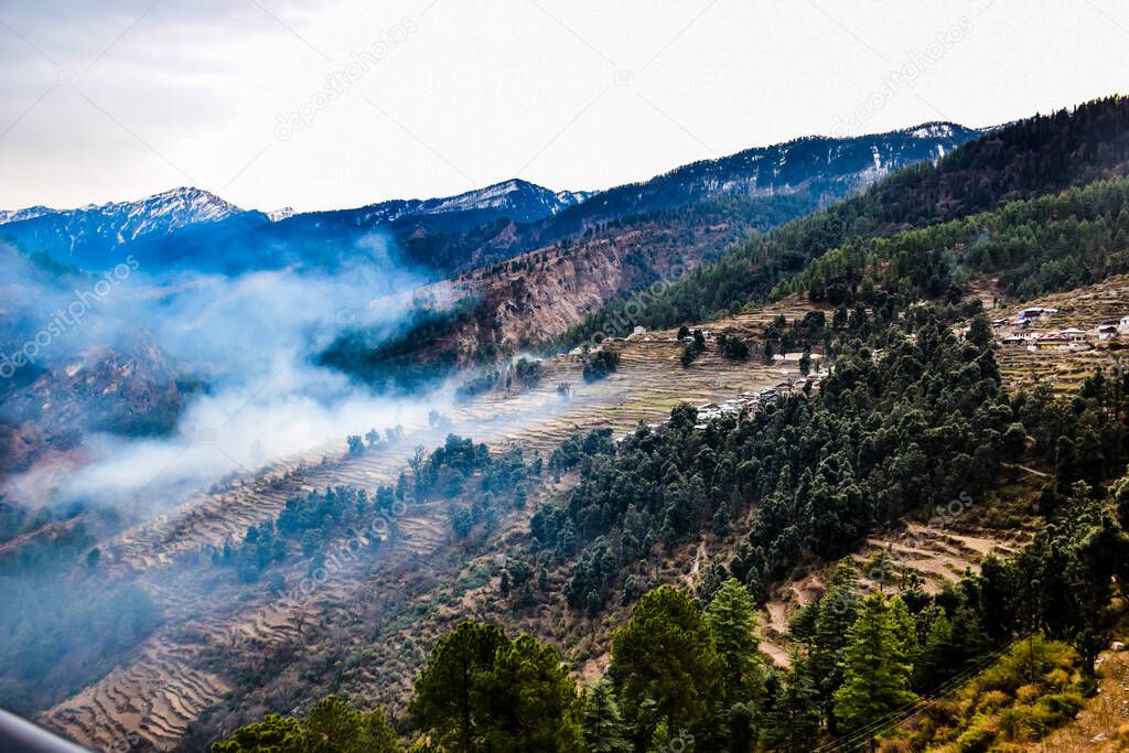 Montaña Nublada de la Cordillera de Sankri - vista desde el pueblo de ...
