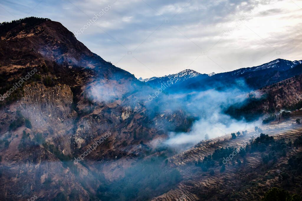 Montaña Nublada de la Cordillera de Sankri - vista desde el pueblo de ...