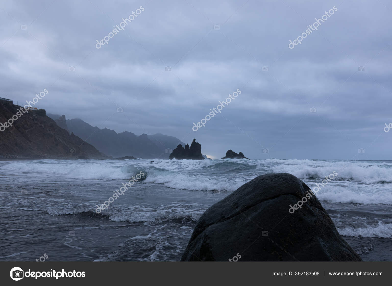 Scary Rock Beach Cloudy Day — Stock Photo © raulslot #392183508