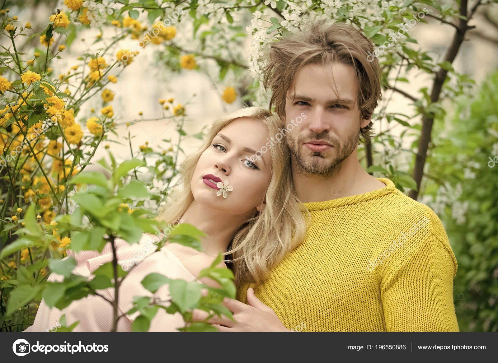Couple Passionné Embrasser Garçon Et Fille Homme Et Femme Au