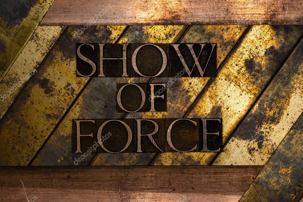 Foto de letras tipográficas auténticas reales que forman el texto Show ...