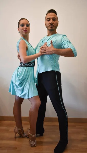 Couple danseur moderne images libres de droit, photos de Couple danseur ...