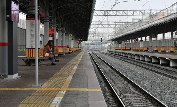 Train and platform Stock Photos, Royalty Free Train and platform Images ...