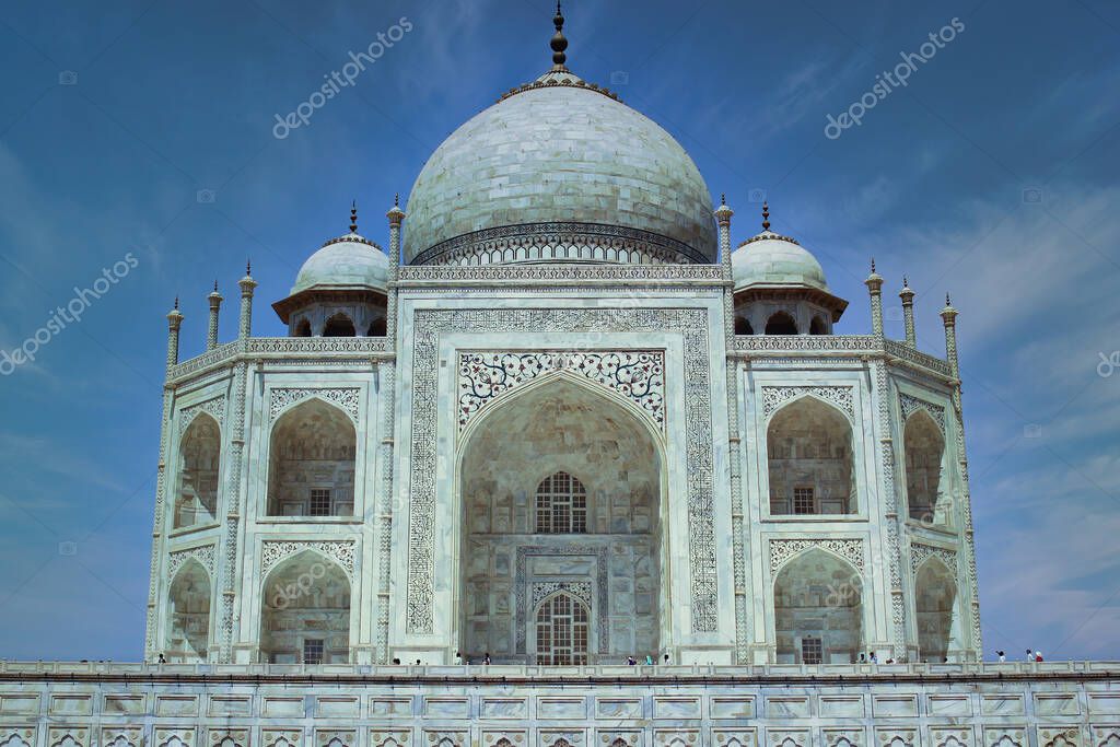 Agra, India - 12 de mayo de 2012: Primer plano del monumento Taj mahal ...