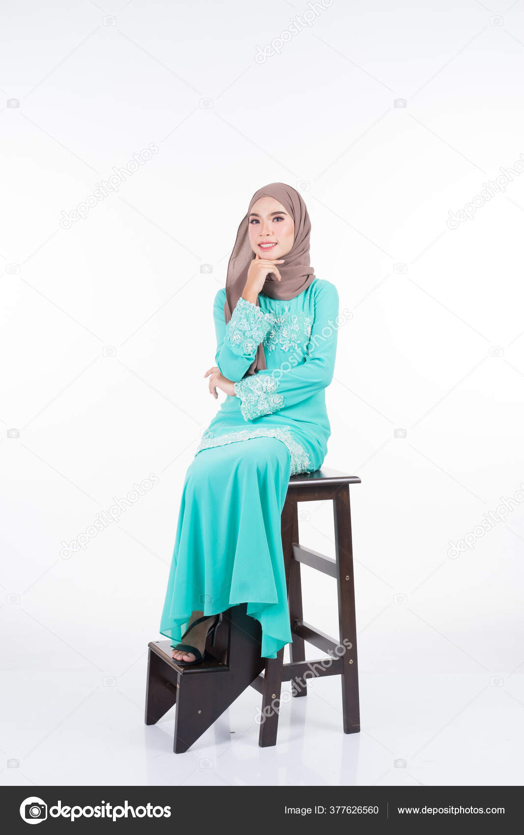 Beautiful Female Muslim Model Various Poses Wearing Modern Kurung Hijab ...