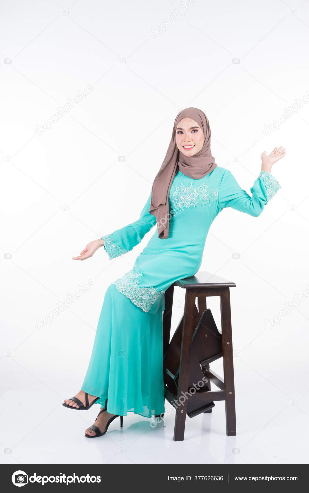 Beautiful Female Muslim Model Various Poses Wearing Modern Kurung Hijab ...