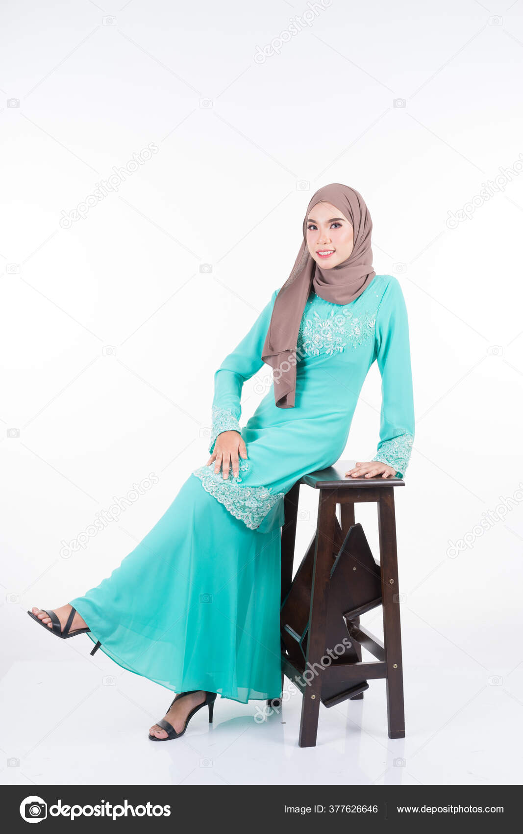 Beautiful Female Muslim Model Various Poses Wearing Modern Kurung Hijab ...
